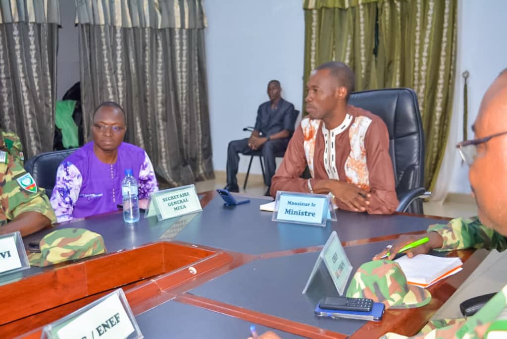 Ecole Nationale des Eaux et Forêts : Le Ministre Roger BARO constate de visu l'avancée des ...